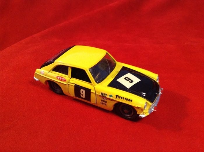 Corgi 1:43 - Modellbil - 345 MGC GT Competition 1969 #9 - Utpakket ...