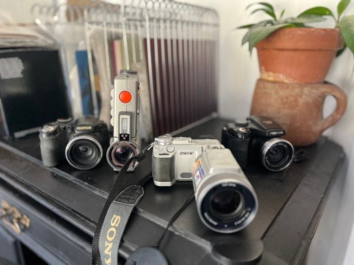 Fuji Fujifilm FinePix S-series (two cameras) ,Agfa e photo 1680, Sony ...