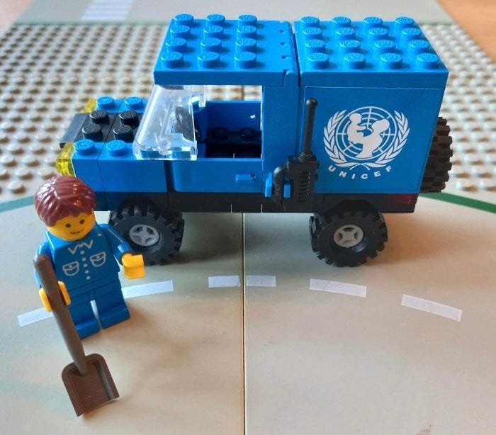 Lego Sett - Legoland - 106 UNICEF Van Town Classic | FINN-torget
