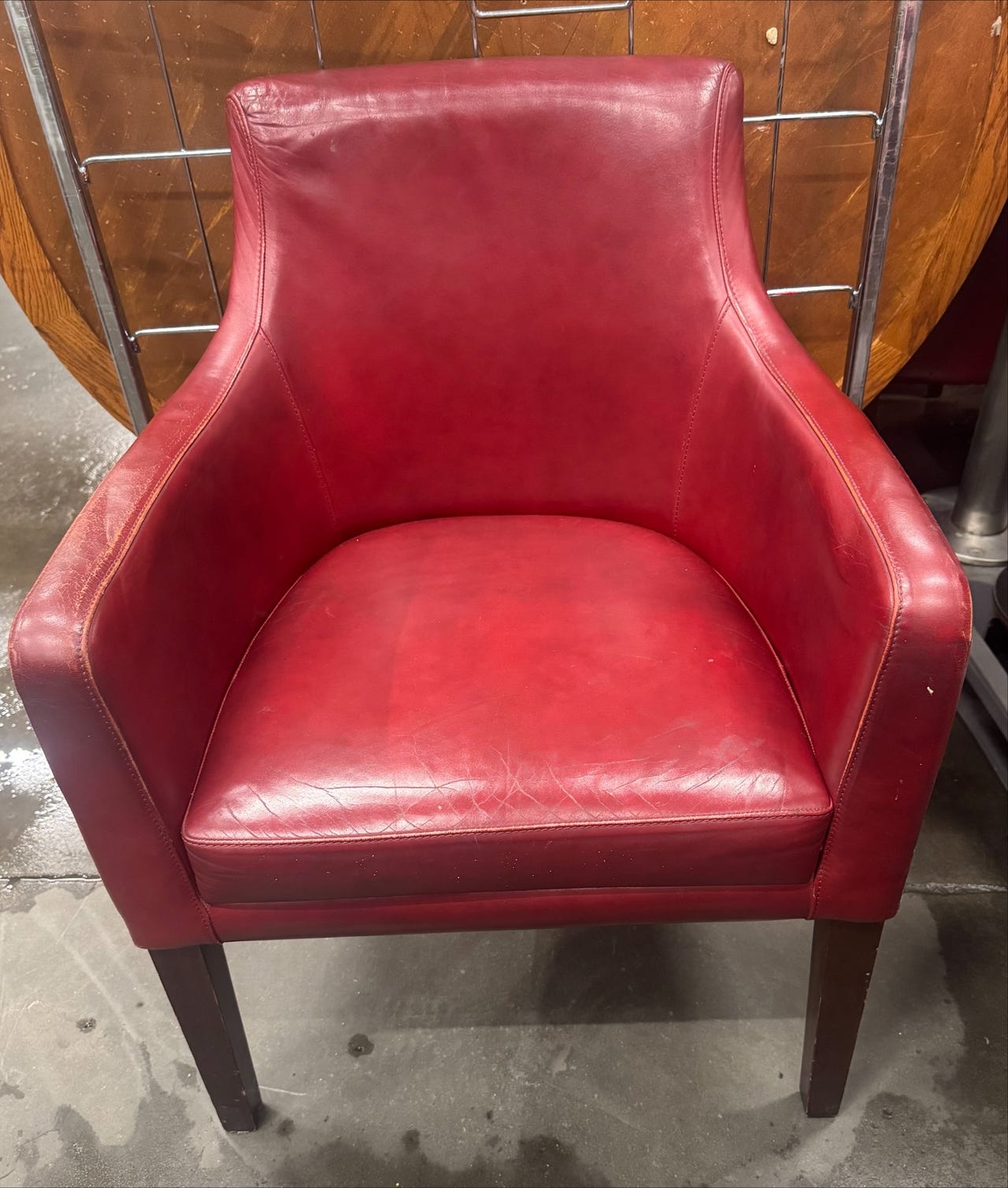 Stilrene lounge stoler i rødt skinn - Møbler Fra EM Drift AS | FINN-torget