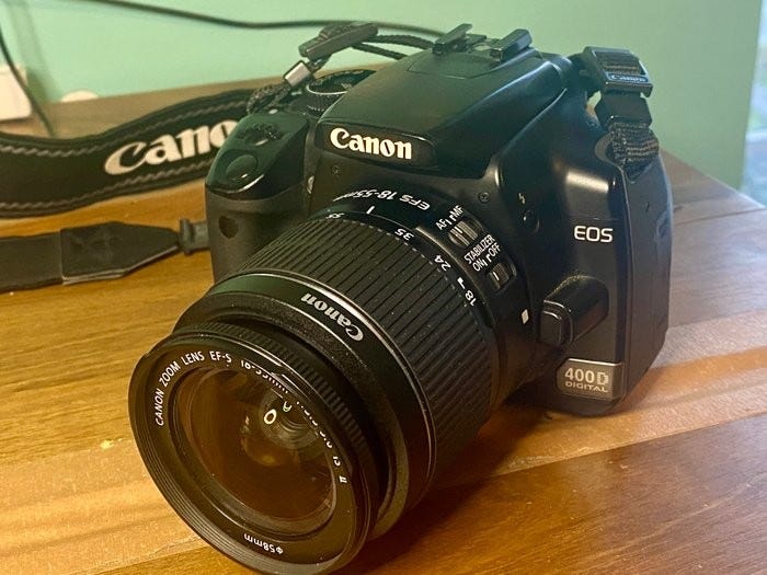 Canon Eos 400D + EF-S 18-55mm f 3,5-5,6 IS II Digitalt reflekskamera ...