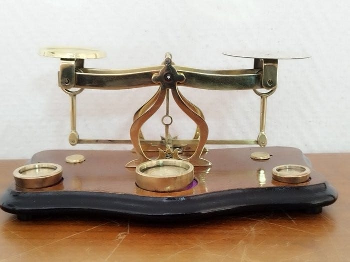 Narcisse briais - Vektskål - Smed - Kobber, eiketre | FINN-torget