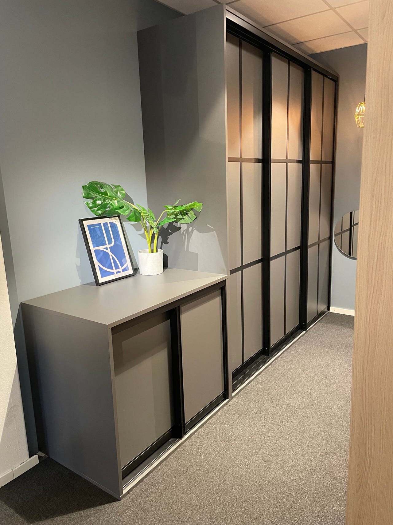 Frontrow skyvedørsgarderobe - utstillingsmodell | FINN-torget