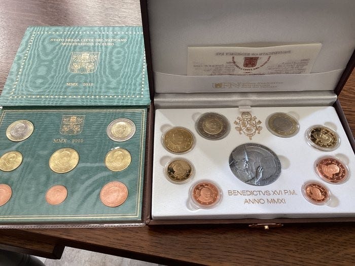 Vatikanet. Year Set (BU) / Proof Set 2010/2011 (2 items) (Ingen reservasjonspris | FINN-torget