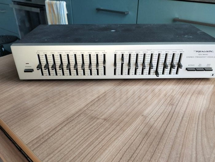 Realistic - Ti bånd stereofrekvens Equalizer | FINN-torget