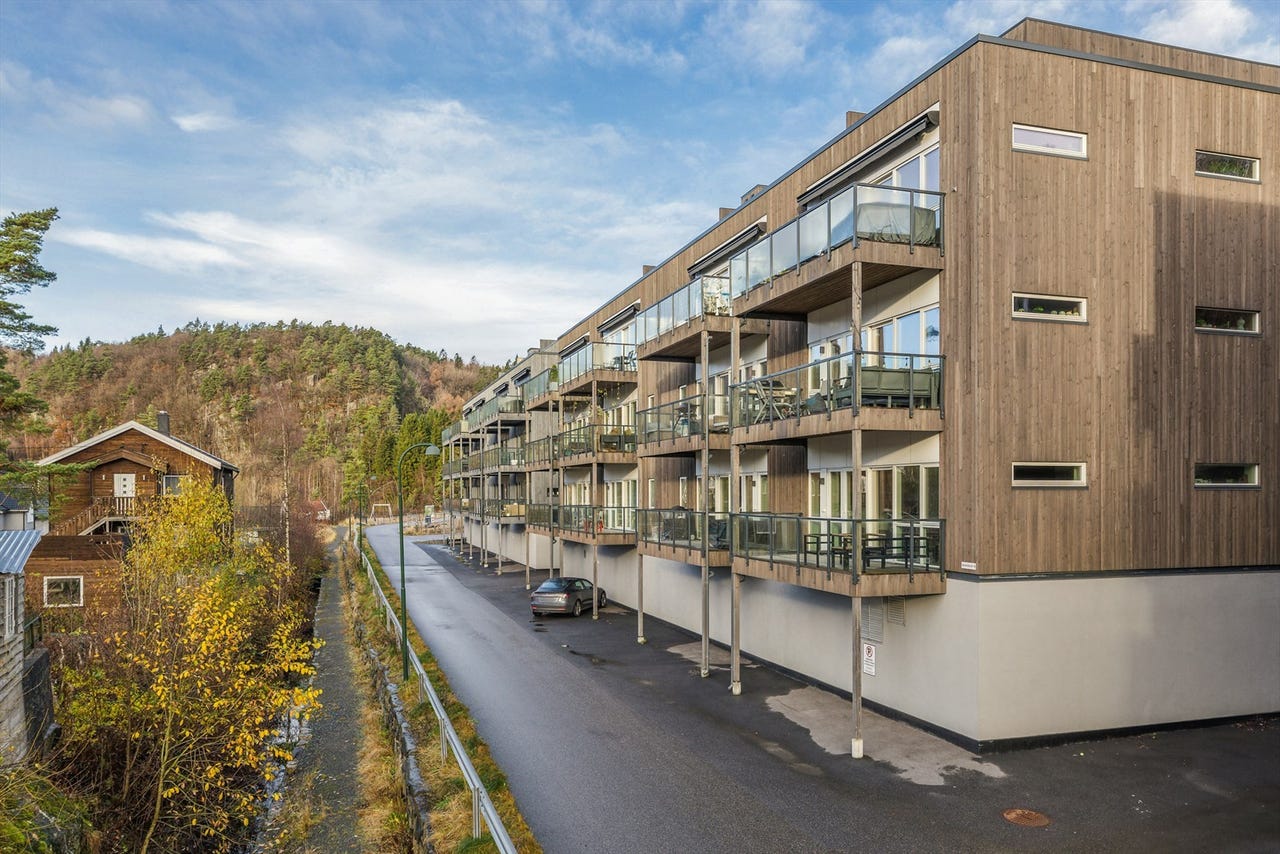 Moderne og pen 3-roms selveierleilighet høy 1.etg | Balkong med gode ...