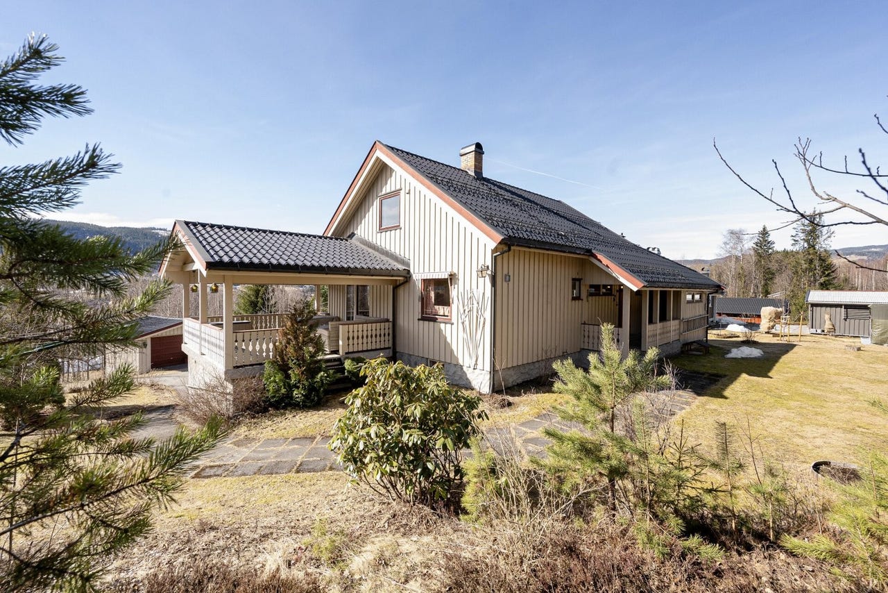 Velholdt enebolig med stort potensiale - Garasje - 2 terrasser - 3 sov ...