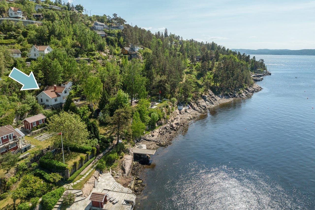 Unik eiendom m/25m strandlinje, privat brygge og båtbøye- Meget solrikt ...