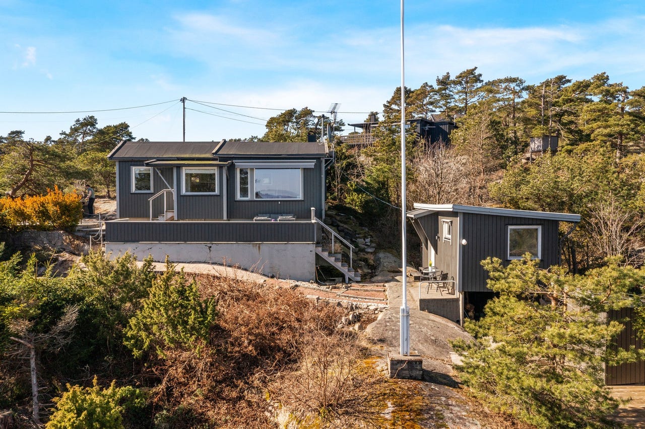Hvaler, Vesterøy - Sjønær hytteeiendom med egen brygge | Fantastisk ...