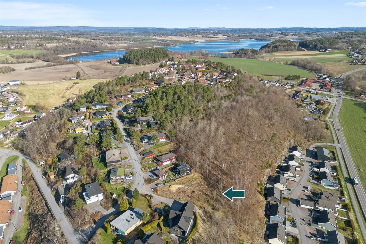 Attraktiv boligtomt beliggende i barnevennlig og solrike omgivelser ved ...