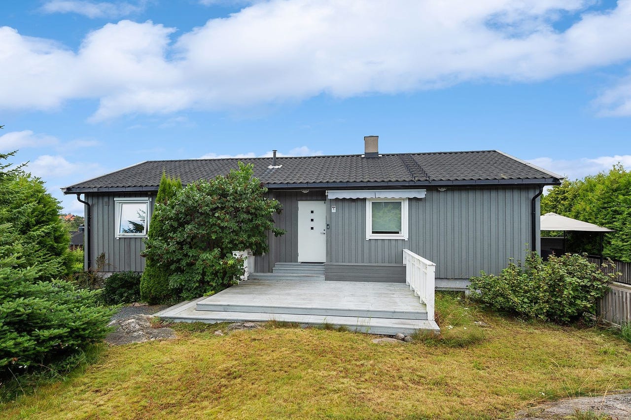 TOFTE - Flott enebolig med 3 soverom - Solrik terrasse - Garasje ...