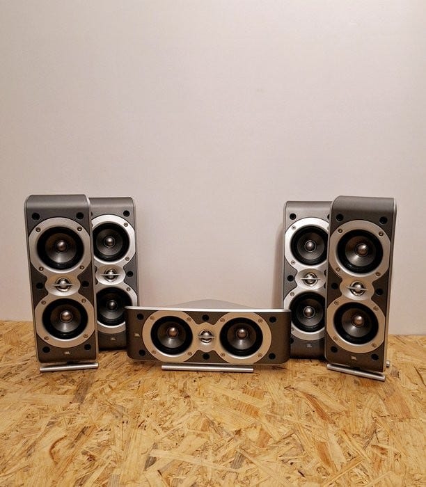 JBL - 4x SCS260SAT, 1x SCS260CEN Høyttaler sett | FINN-torget