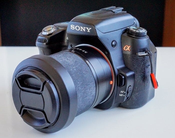 Sony ?500 + Sony DT 3.5-5.6/18-70mm zoomlens; Digitalt reflekskamera ...