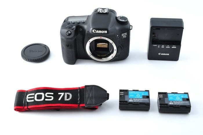 Canon EOS 7D 18.0 MP Digital SLR Camera Body (Shutter Count : 2697 ...