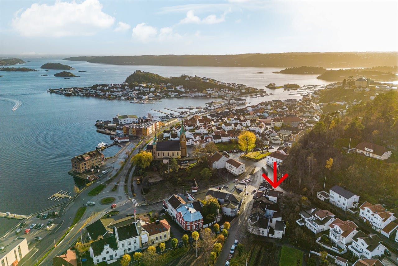 Fin innholdsrik selveier toppleilighet, sentrumsnær beliggenhet med flott sjøutsikt! | FINN eiendom