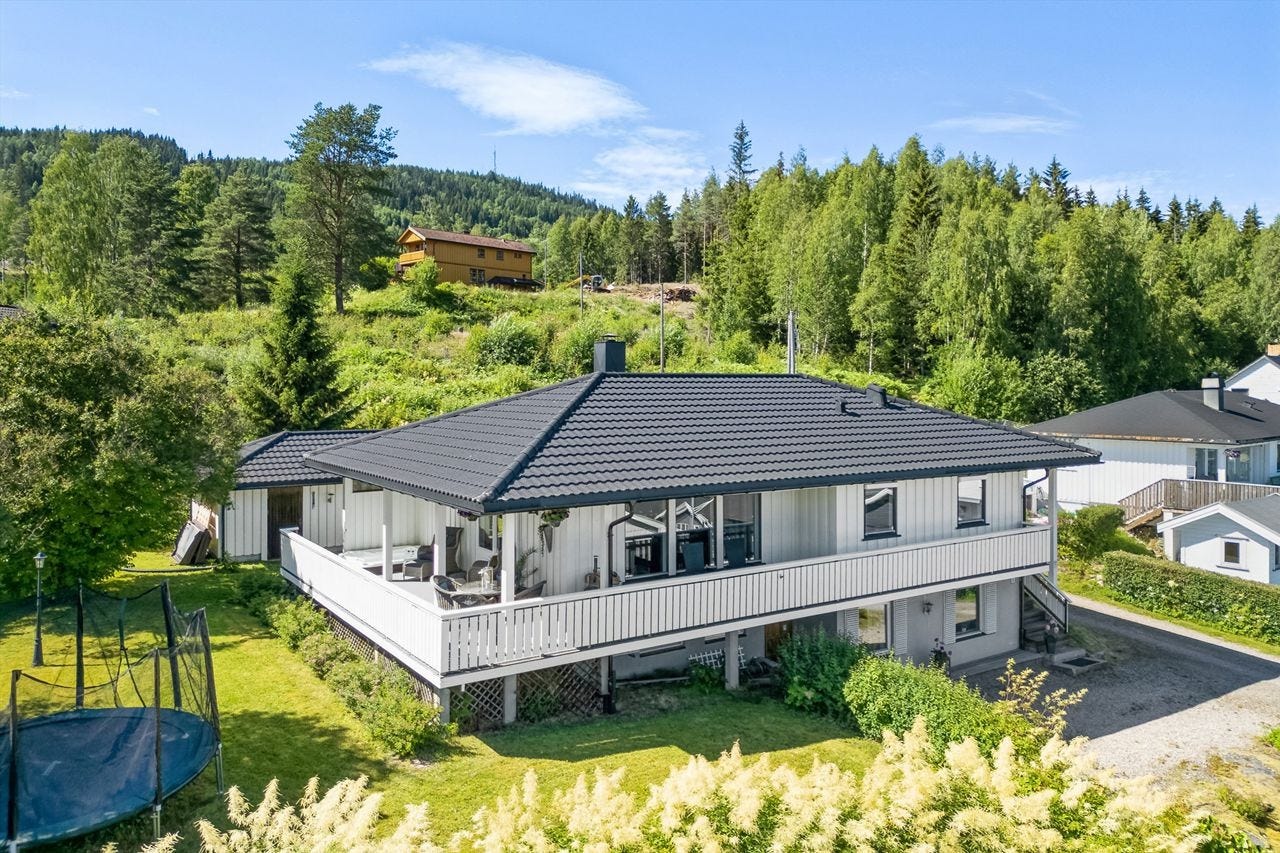 Meget pen og modernisert bolig i populært boligområde på Flisa. Fra ...