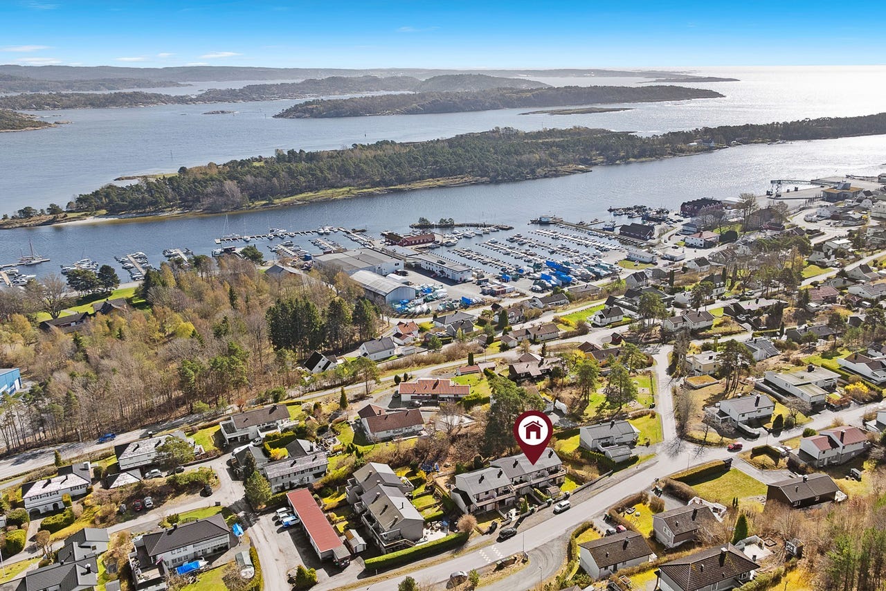 Selveier rekkehusleilighet med attraktiv beliggenhet i Langesund ...