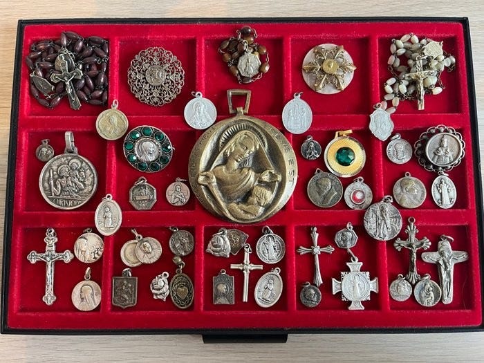 Rosenkrans (44) - Stål, perler - 1980–1990 | FINN-torget