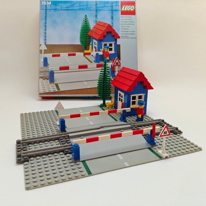 Lego Sett - Train - LEGO 7834 - Level Crossing | FINN-torget