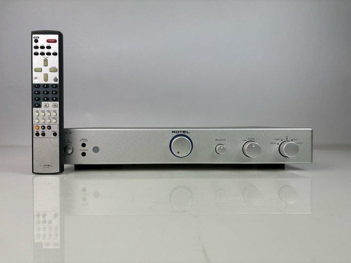 Rotel - RC-06 - Forforsterker Faststoff forsterker | FINN-torget