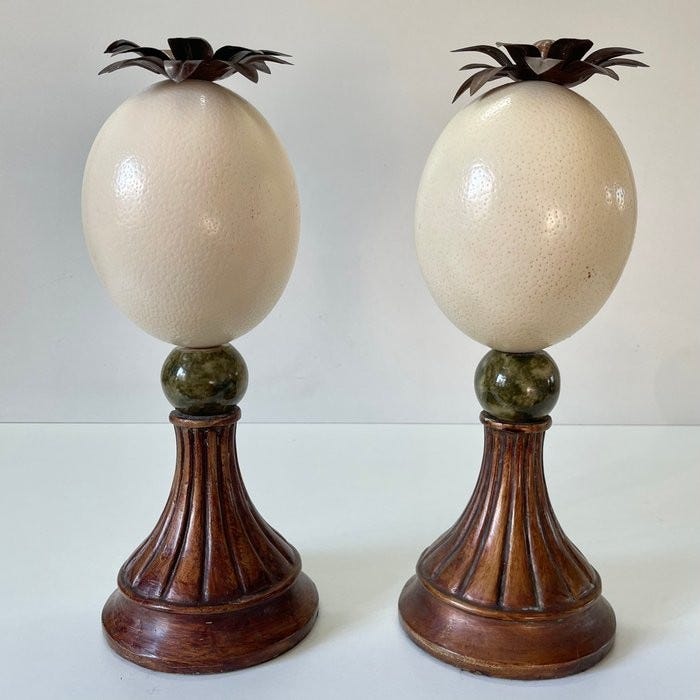 Dekorativt ornament (2) - Frankrike - Strutsegg | FINN-torget