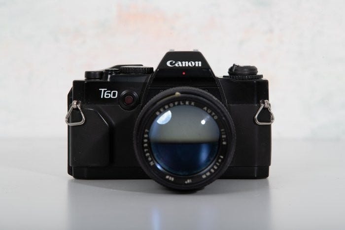 Canon T60 + Beroflex 1:2.8 f=135mm Et objektiv speilreflekskamera (SLR ...