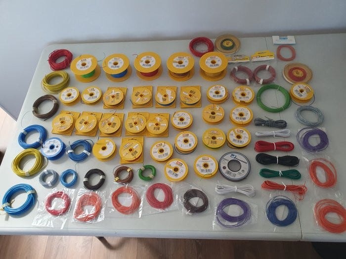 Brawa H0 - Modelltog-landskap (69) - Diverse roller tråd i ulike farger ...