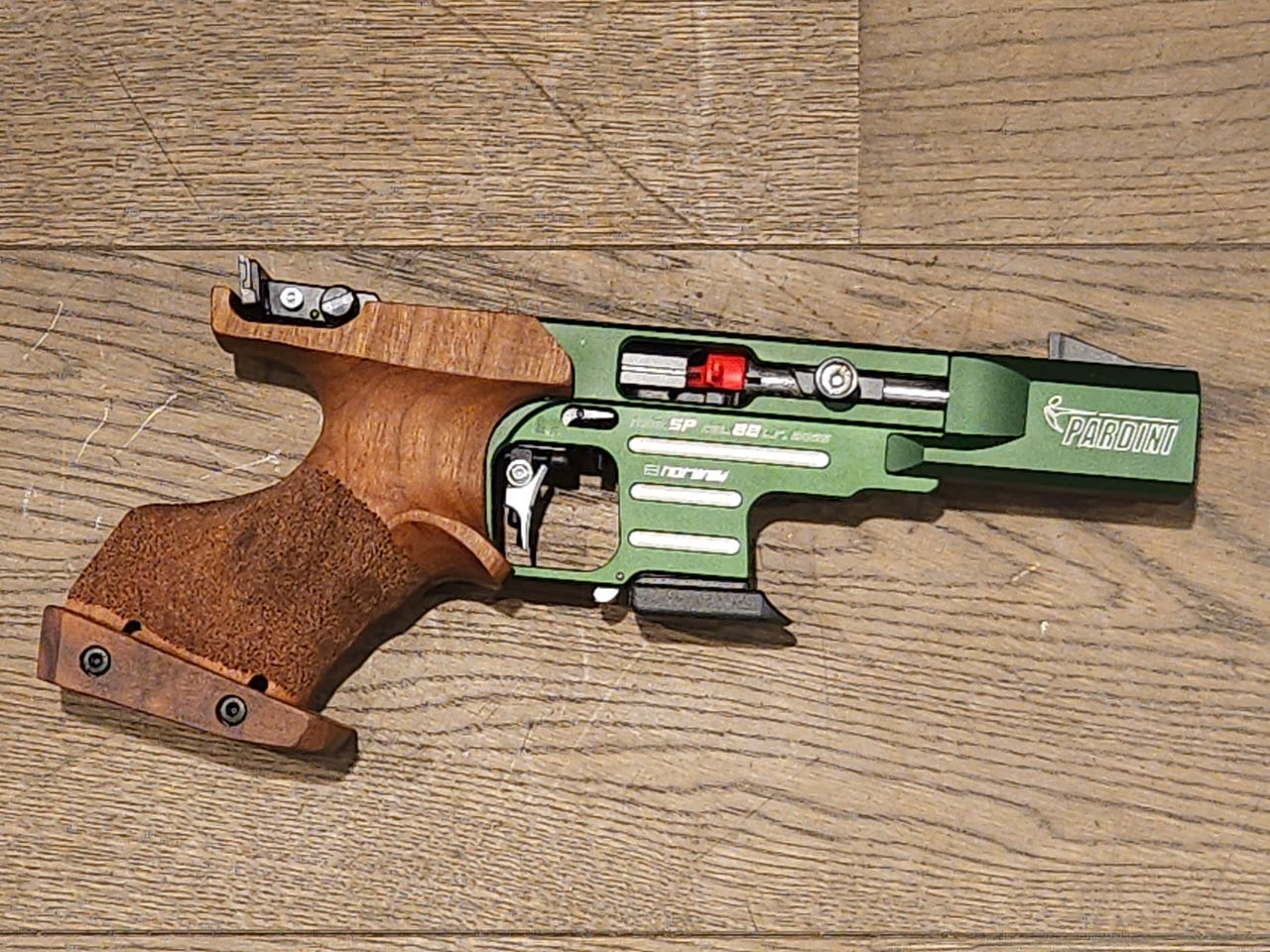 Pardini SPRF Hi-Tech .22lr Medium og Large grep - Høyre. | FINN-torget