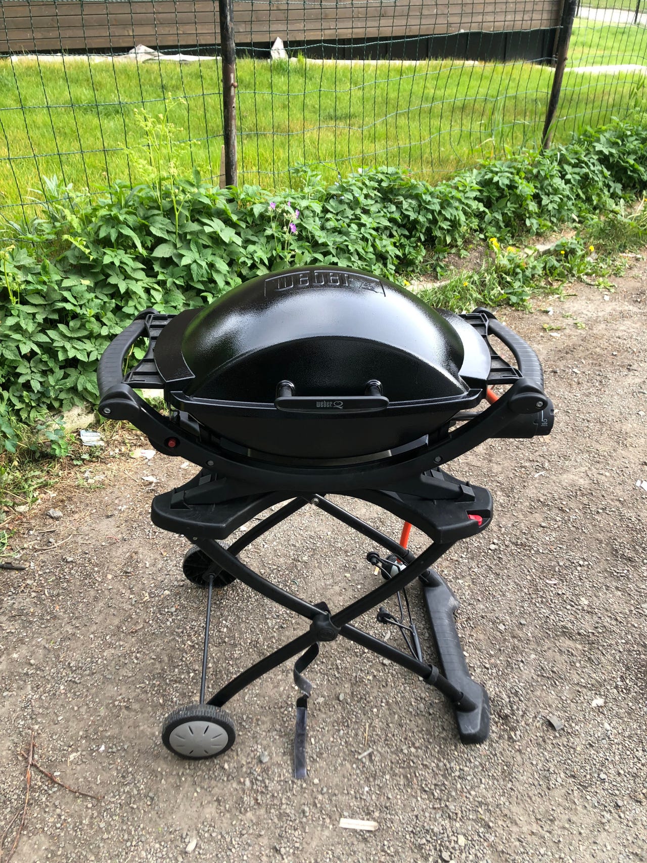 WEBER Q2000 GASS GRILL - MED TREKK & STATIV - GARANTI - KAN LEVERES ...