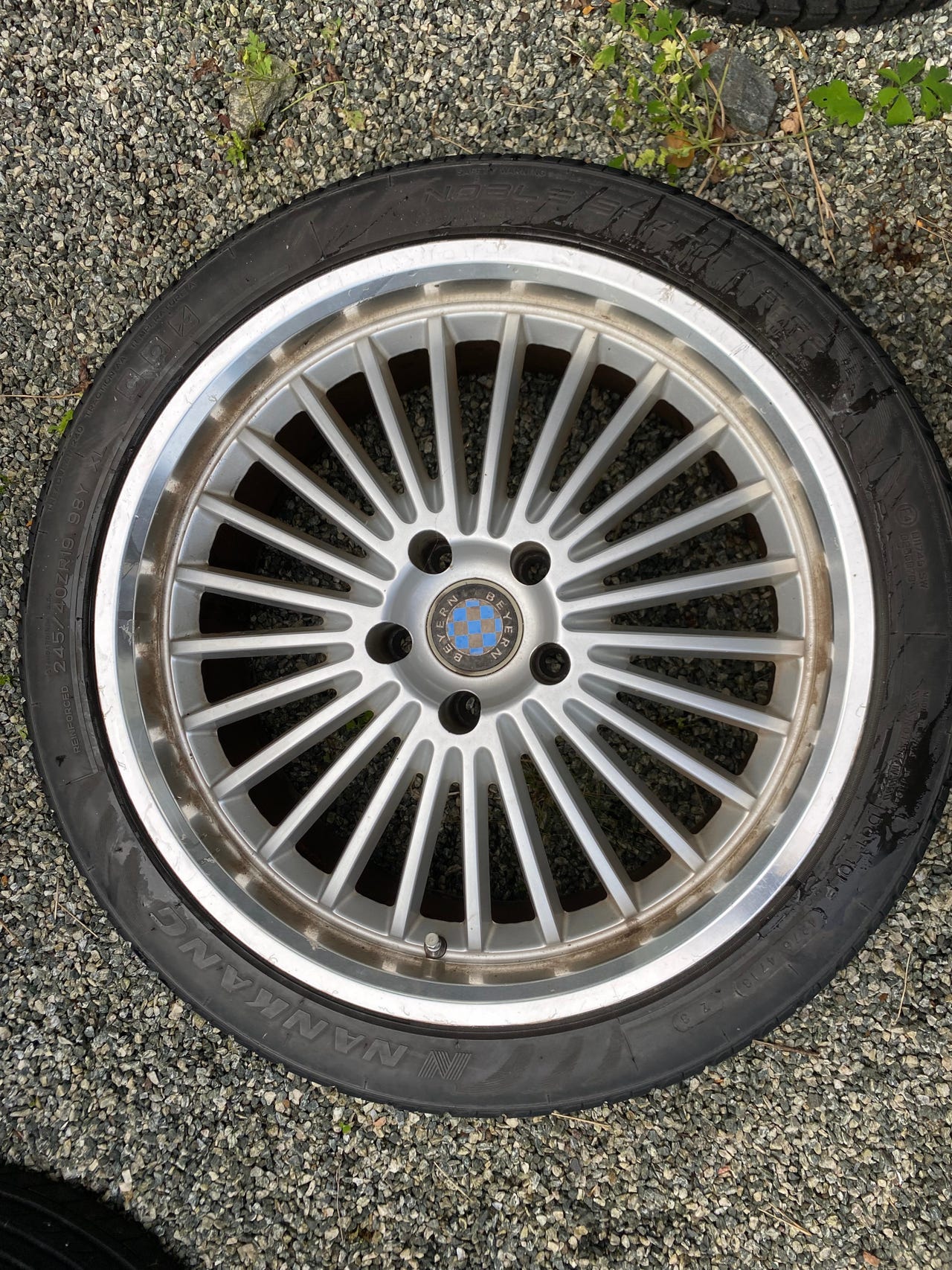 19" Bmw felger Beyern Multi med to nye ubrukte dekk selges | FINN-torget