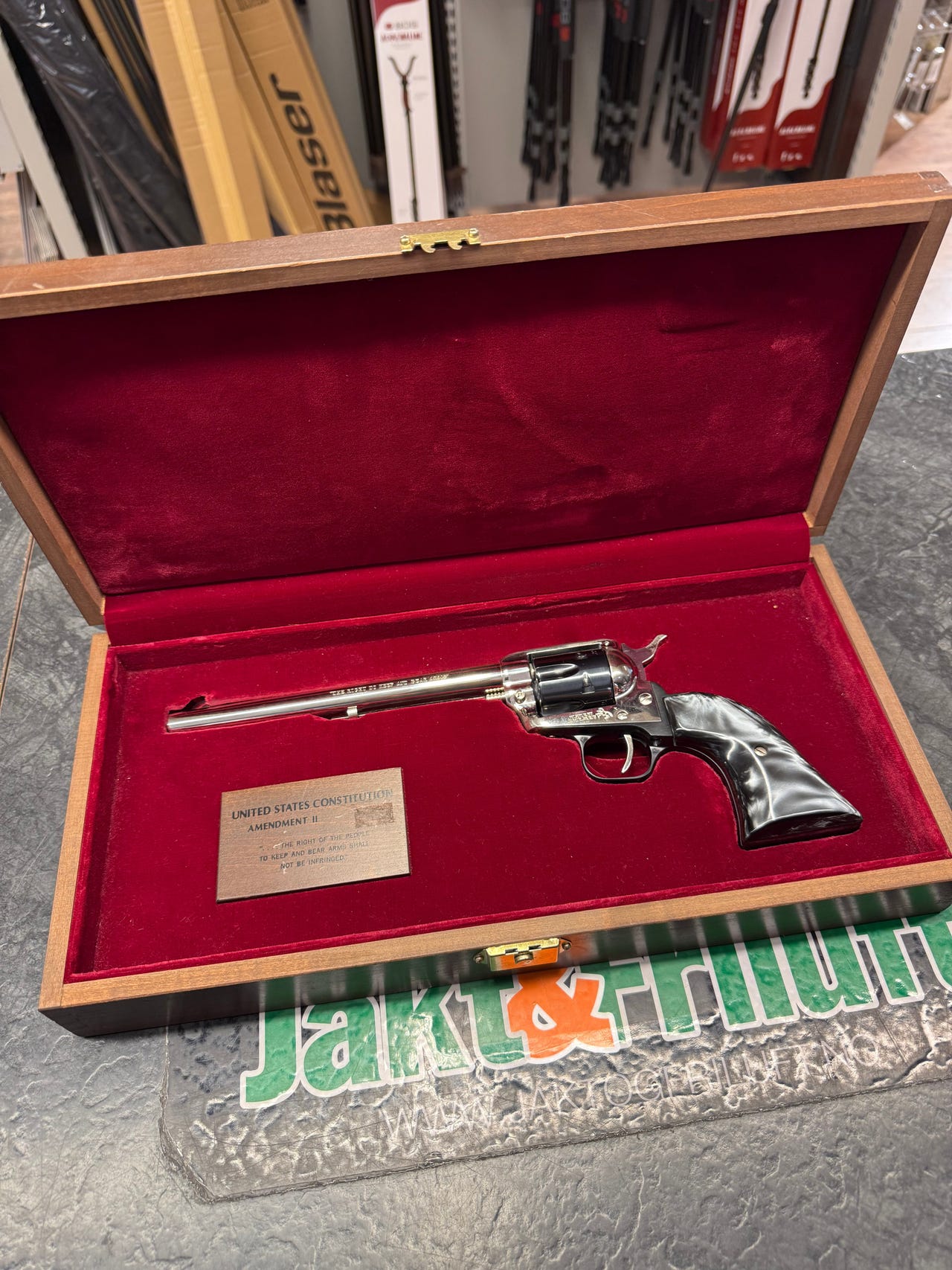 Strøken Colt Peacemaker Buntline 22LR i flott eske | FINN-torget