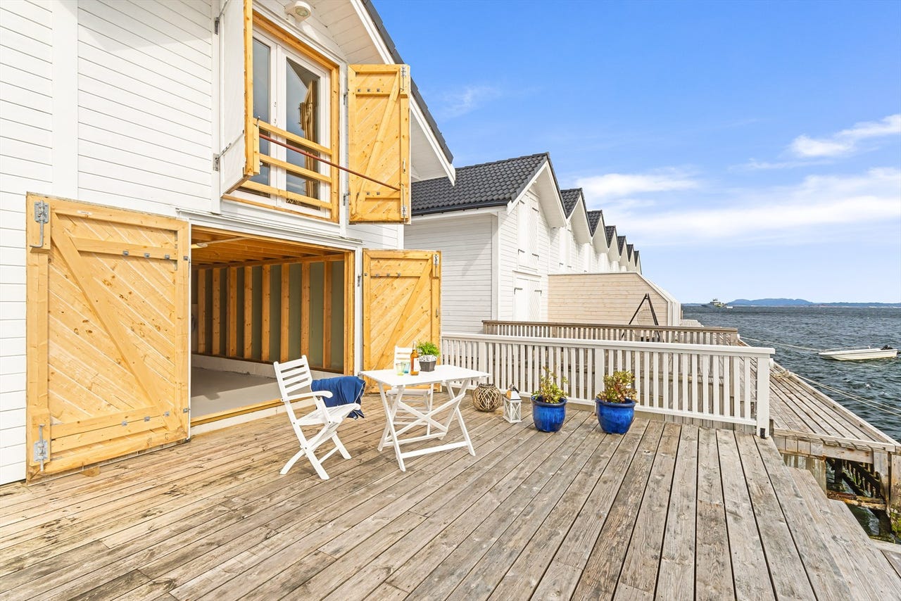 Moderne naust over to plan med vei helt til døren - Innlagt strøm, vann ...