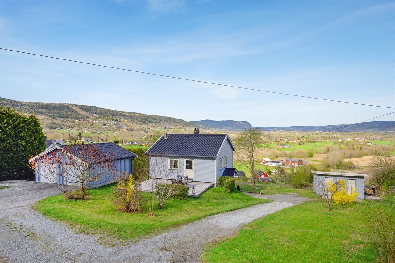 Sjarmerende enebolig i landlig omgivelser - 3 sov - dbl. garasje og ...