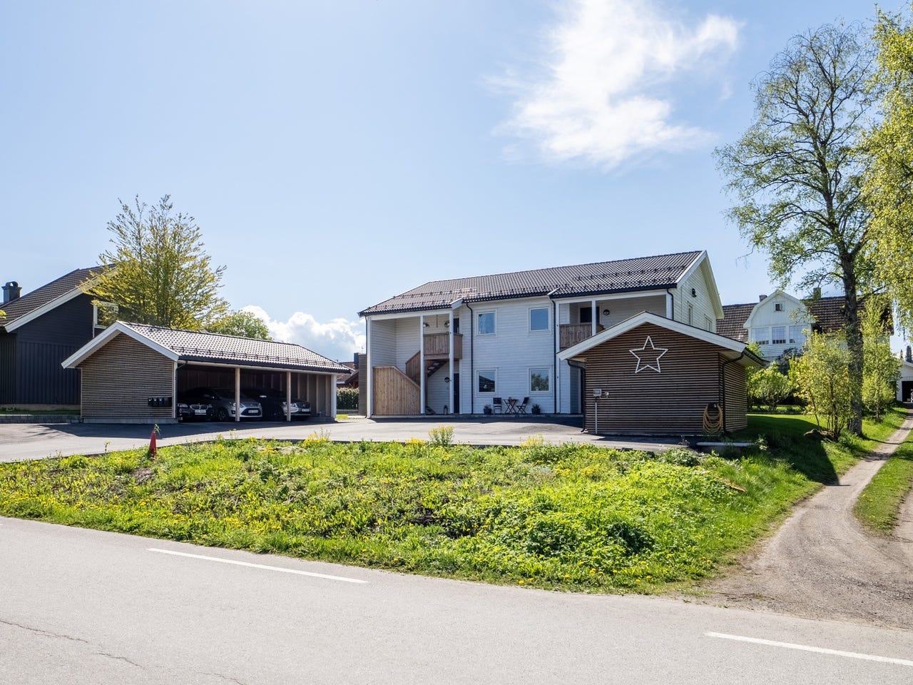 Stange sentrum - 3-roms selveier - lave fellesutgifter - Carport ...