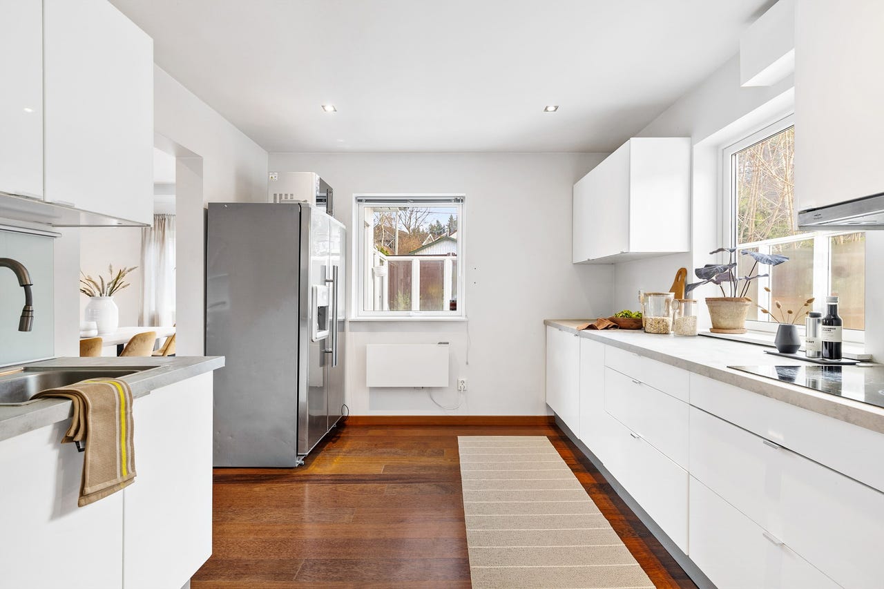 Lys og koselig enebolig i sameie. Kort vei til Heggedal sentrum med tog ...