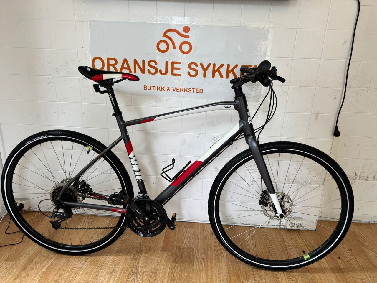 WHITE SC COMP HYBRIDSYKKEL/ LETTVEKT/ NYLIG SERVICE OG GARANTI | FINN ...