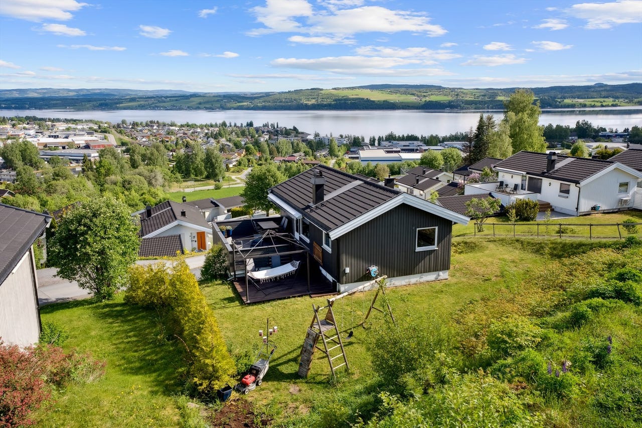 Hjemmekoselig og fin enebolig i Bøle borettslag - solrik terrasse ...