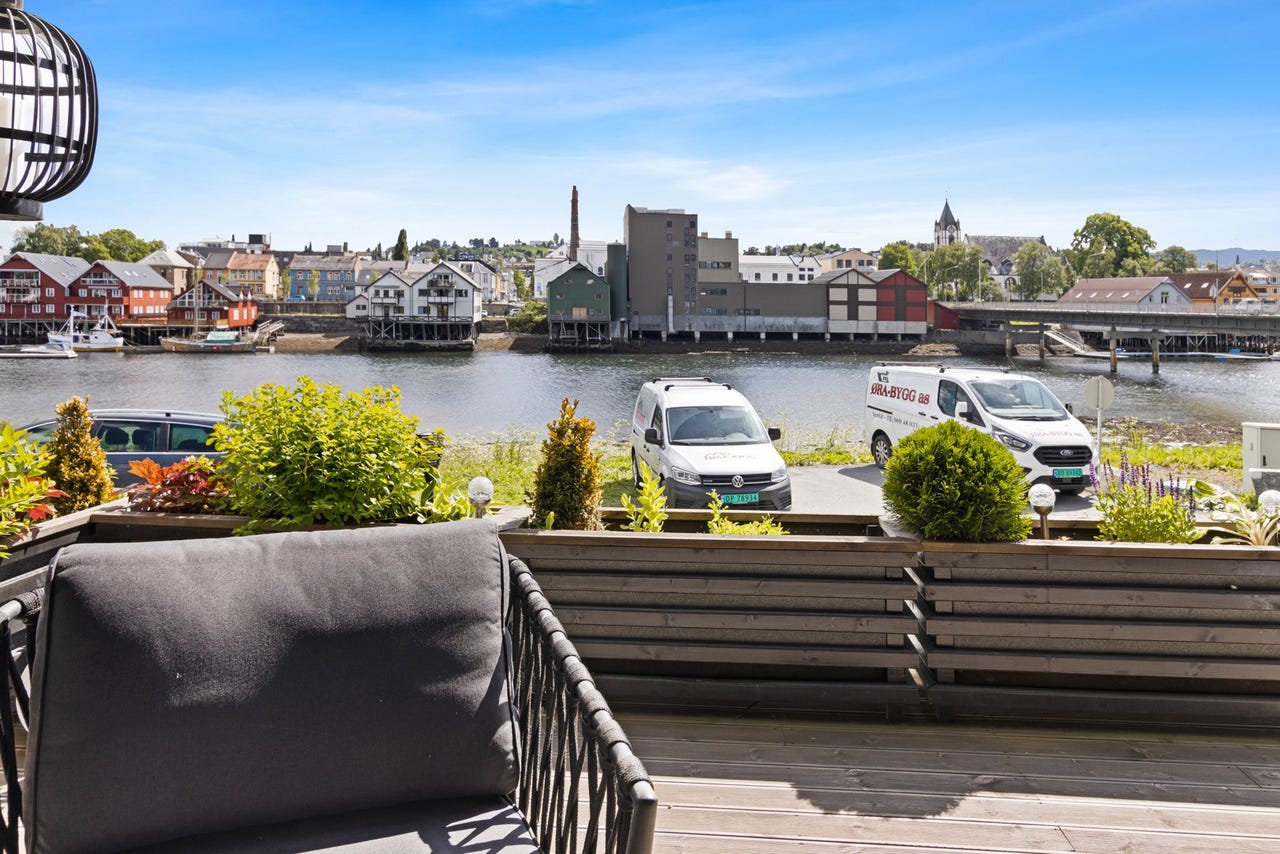 Moderne 3-roms leilighet fra 2020. Trinnfri adkomst i 1. etg. Carport m ...