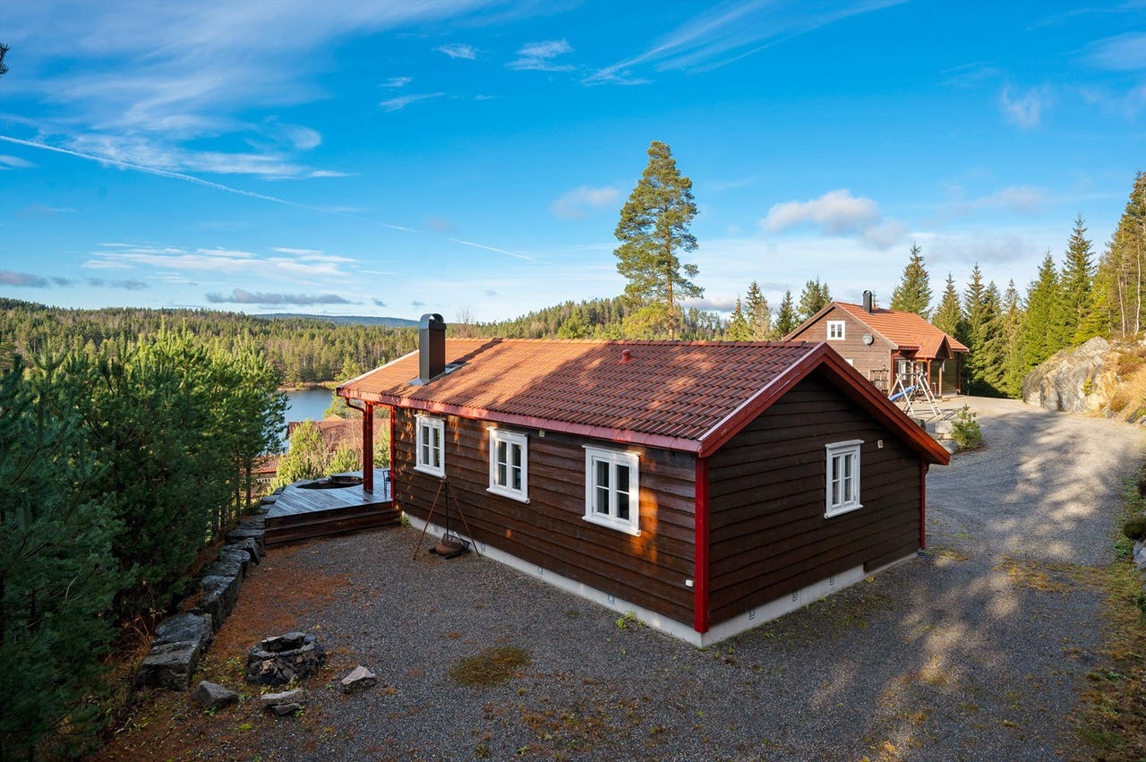 Lys og flott fritidsbolig fra 2016 -Svært solrikt og fin utsikt - Alt av innbo og møbler ...