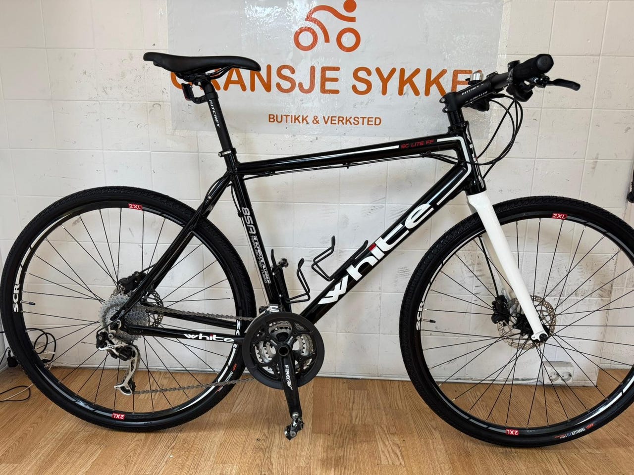 WHITE SC LITE FF 8SA RASK OG LETT HYBRIDSYKKEL/ SOM ER NY/ XT GIR/LARGE ...