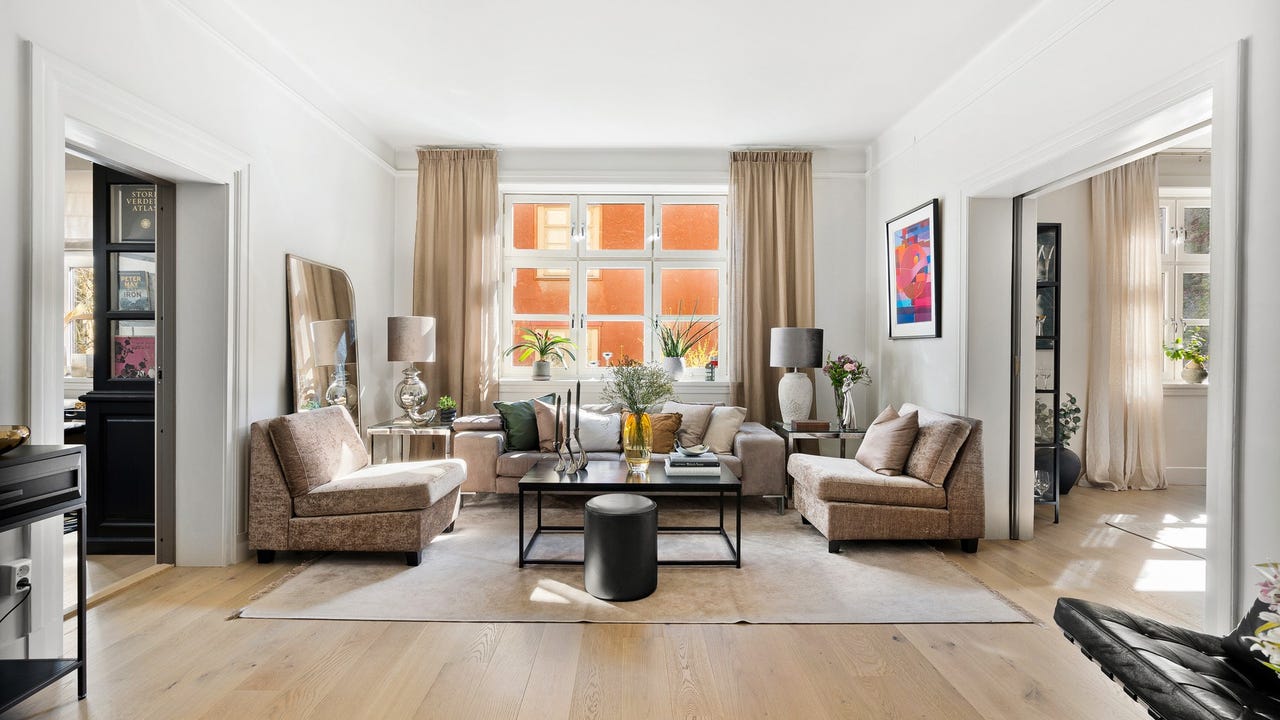 Lekker 5-roms leilighet, renovert i 2023, 2 bad, eget vaskerom, balkong og garasje med el-lader ...