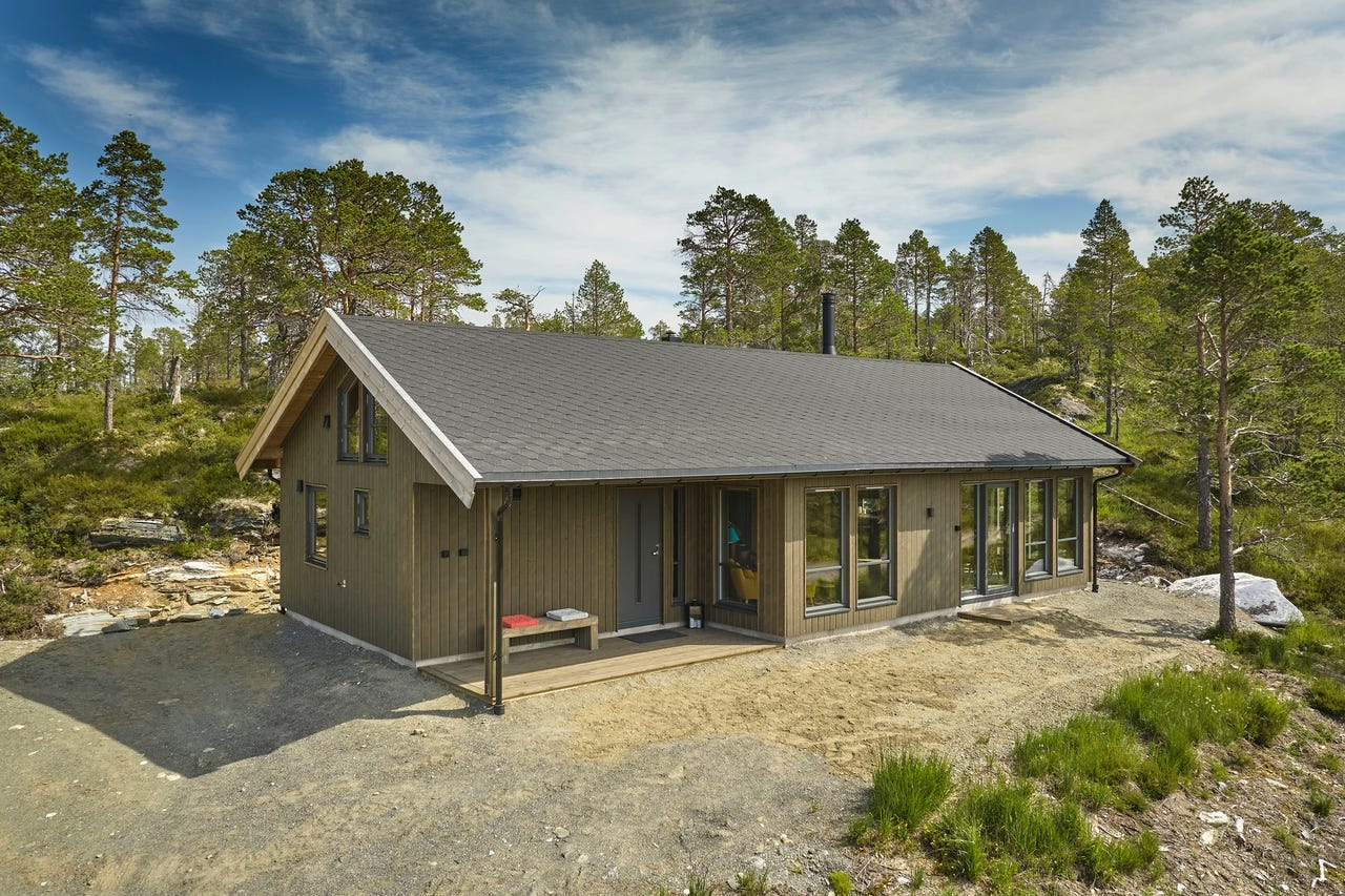 Nyoppført hytte i Trollheimen med god standard og flott planløsning. Svært solrikt beliggende ...