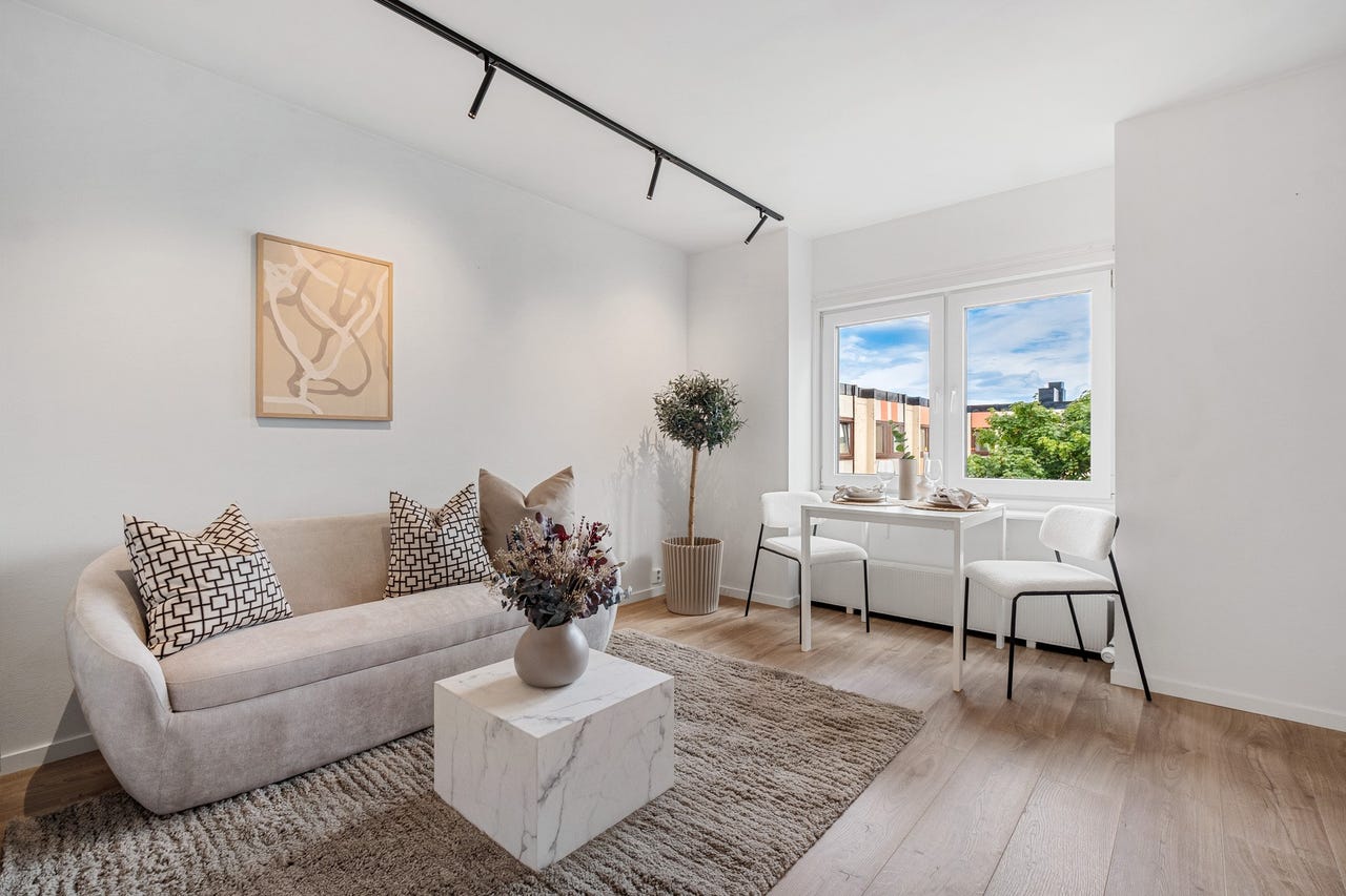 Lys og innbydende 2-roms andelsleilighet i toppetasjen. Sentral ...