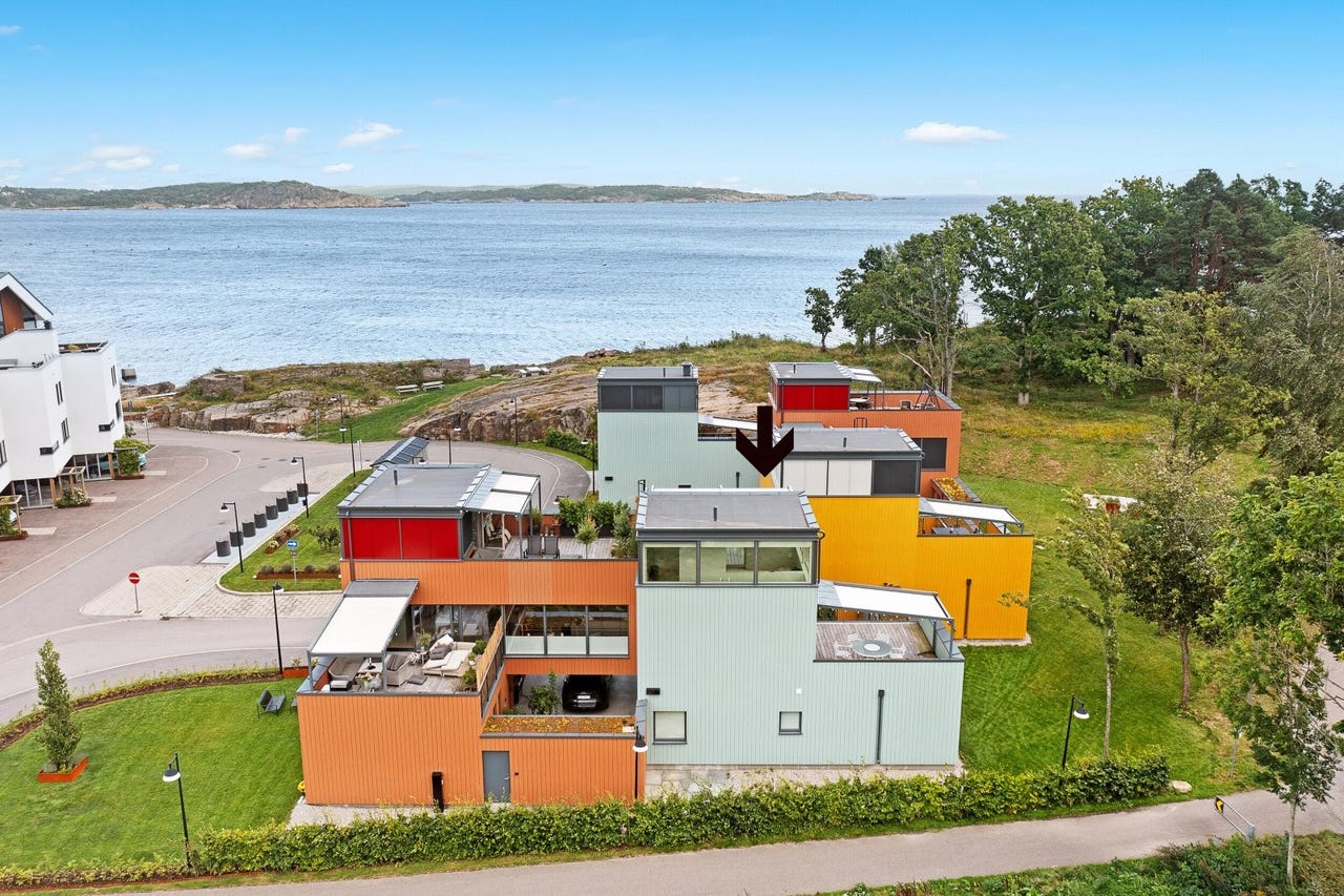 Rålekkert atriumshus ved sjøen m/fantastiske sol- og utsiktsforhold ...