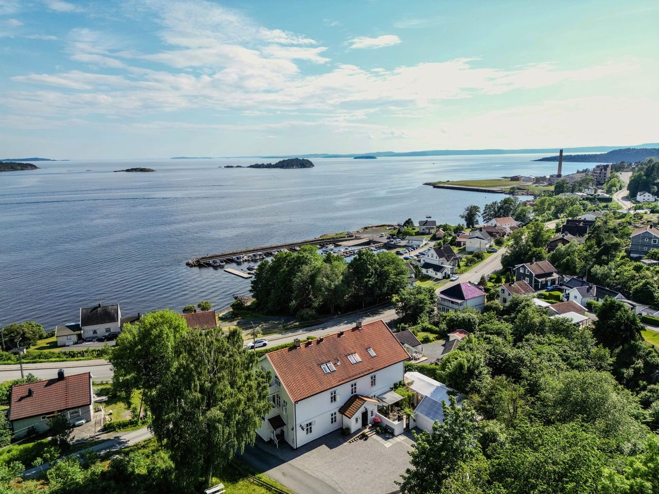 Villa Utsikten - stor kombinert eiendom på Tofte vurderes solgt. Flere ...