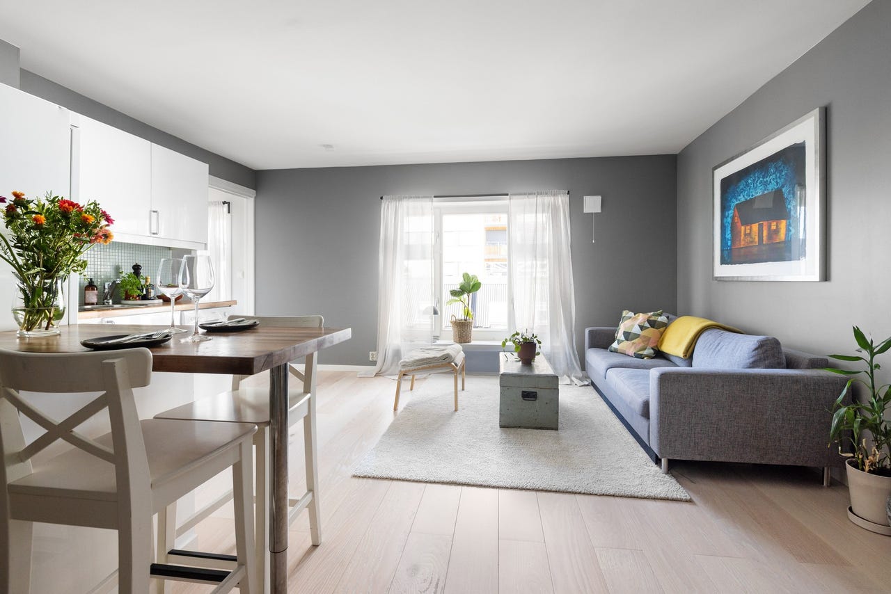 Gjennomtenkt 2-roms med naturlig lys og åpen romfølelse | Perfekt ...