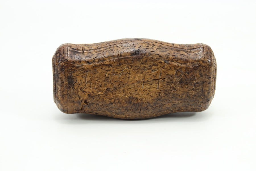 Antikk norsk snusboks i tre datert 1784 sjelden 1700-talls folke­kunst ...