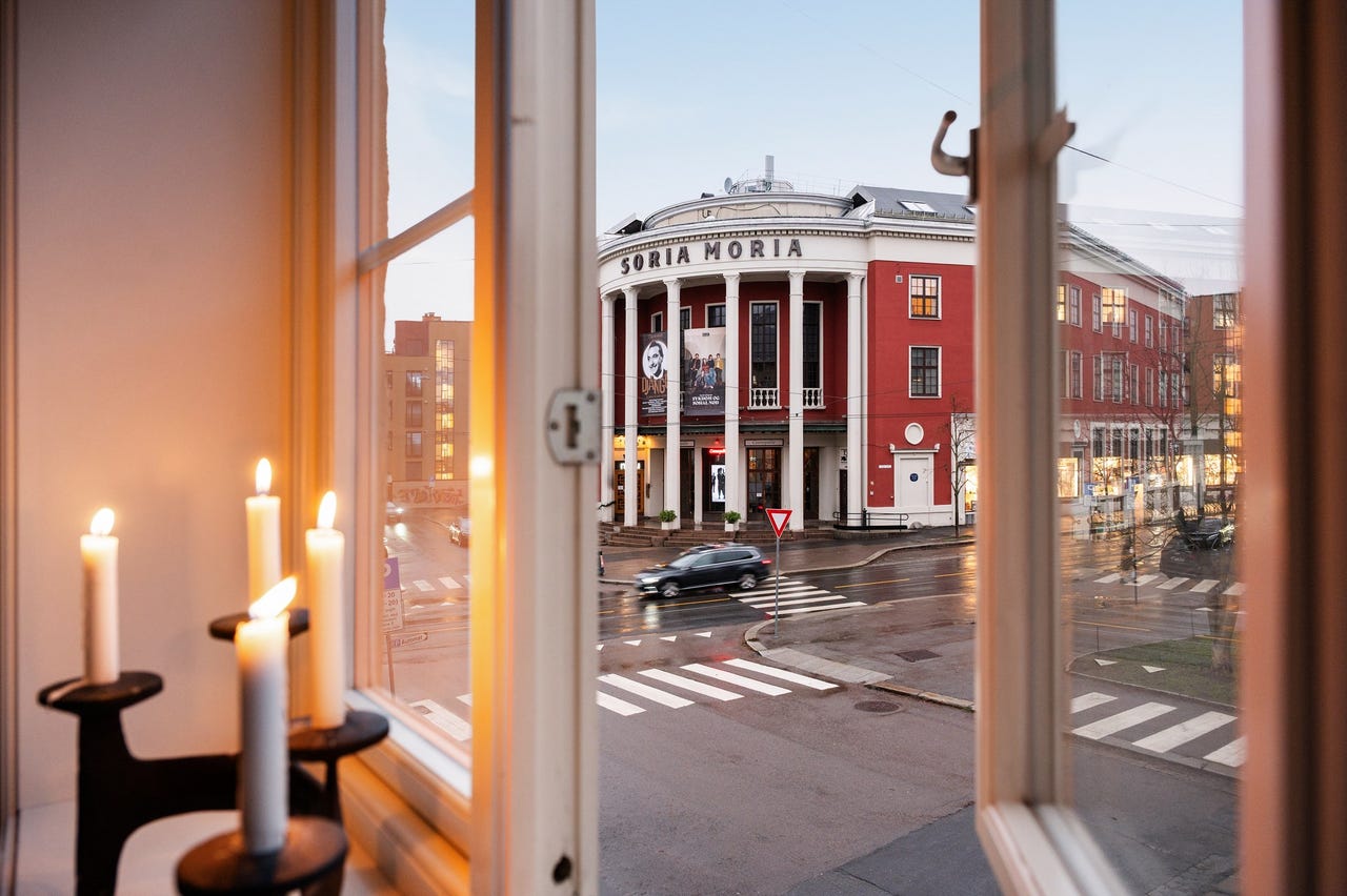 Lys og luftig 2-roms i klassisk Torshovgård - Moderne kjøkken - Peisovn ...
