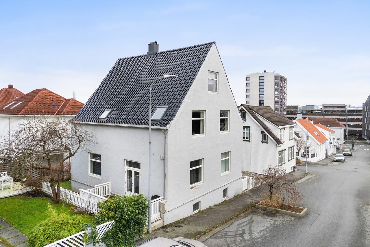 STAVANGER SENTRUM - Lys Og Fin Tomannsbolig- 2 Soverom - Møblert - Peis ...