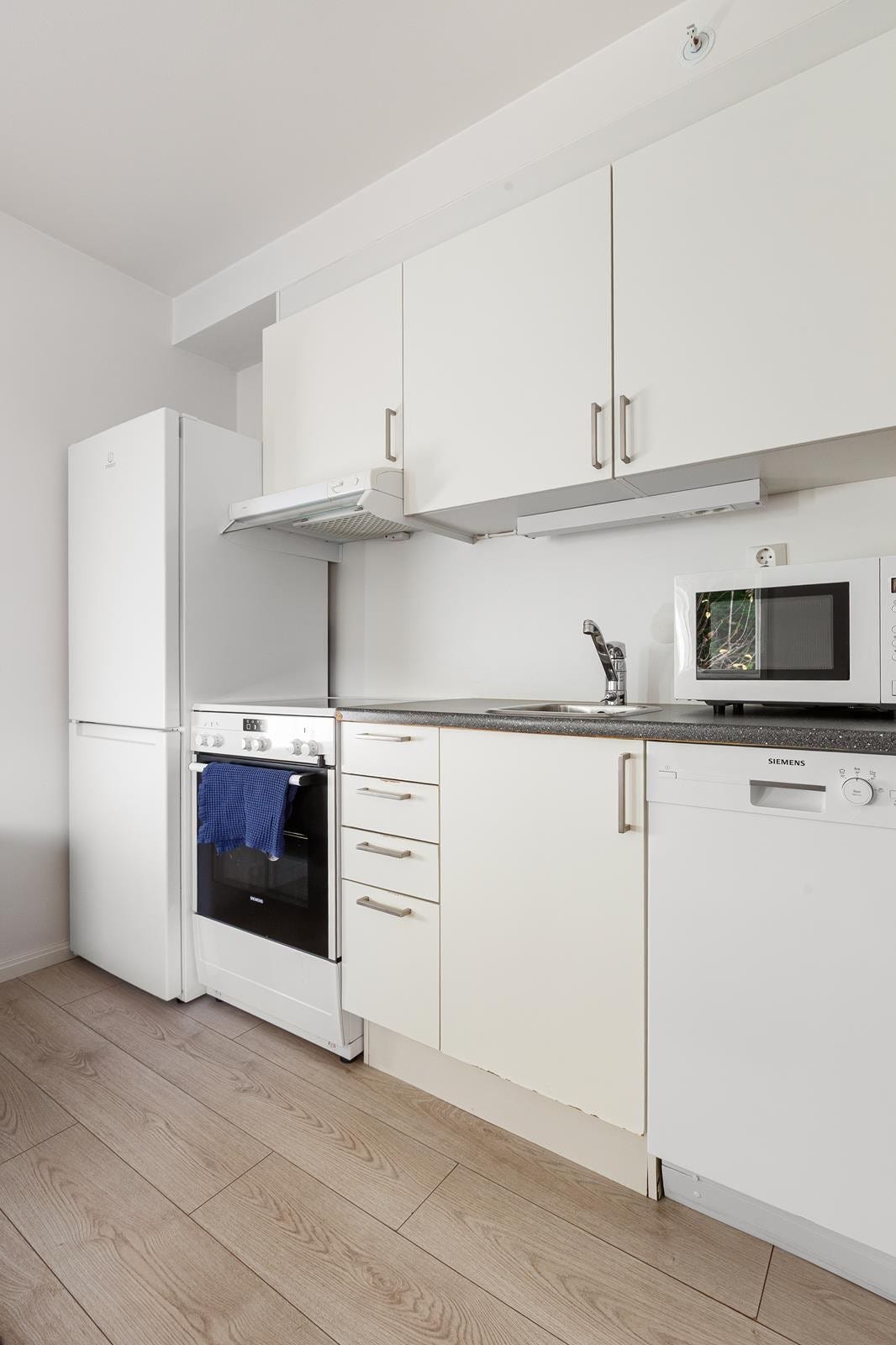 BISLETT - Velholdt og pen 1(2) roms - fullt møblert - platting - ledig ...